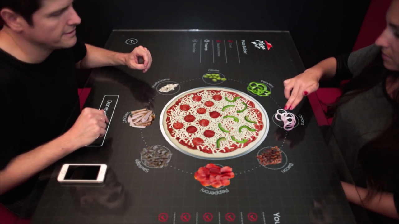Pizza Hut : un concept de table tactile interactive pour créer et commander sa pizza au ...